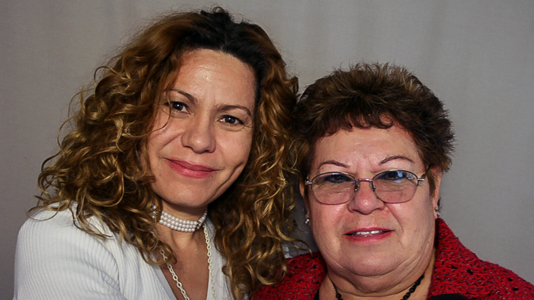 Lorena Larios-Magaña y Felicitas Larios - StoryCorps